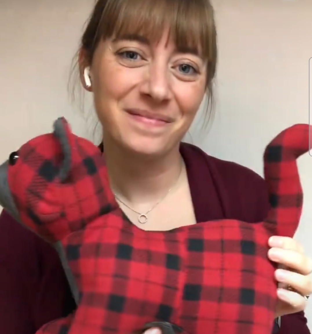 WOMAN TURNS DECEASED LOVED ONES CLOTHING INTO STUFFED ANIMALS - Legend FM